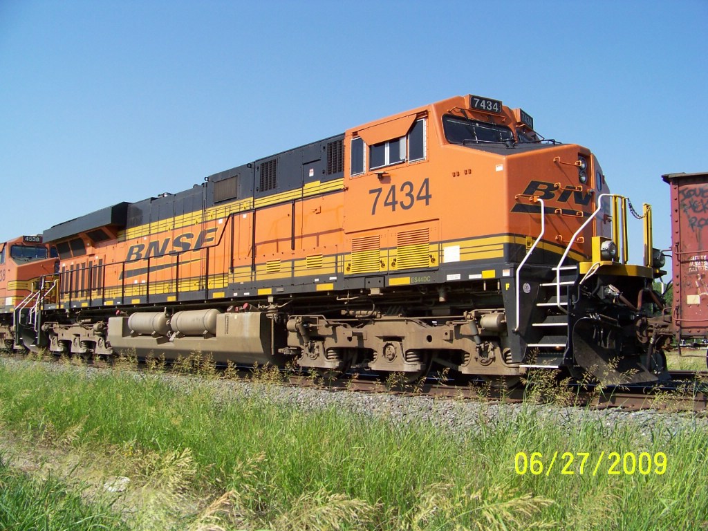 BNSF ES44DC 7434